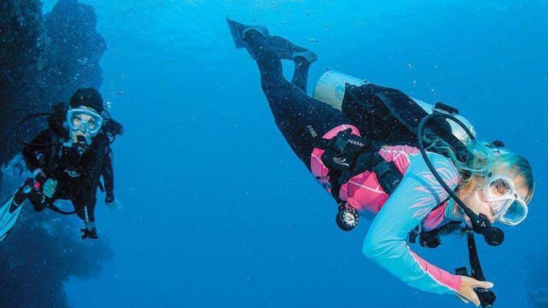 Do You Need A Floatation Belt For Snorkeling? - Scuba Diving Lovers